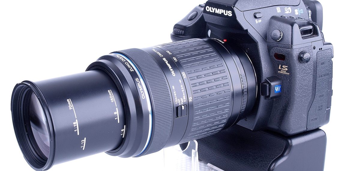 how-far-will-a-70-300mm-lens-zoom-big-photography-leading